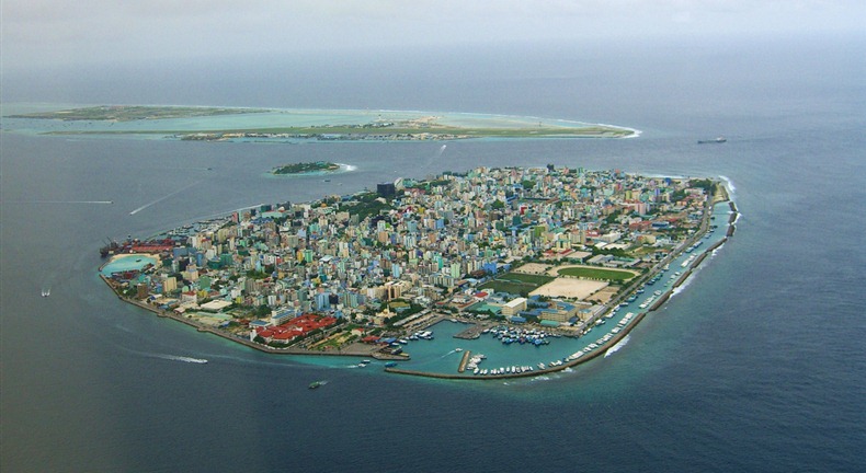 PictoVista: 10 Most Overpopulated Islands In The World